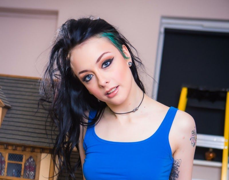 Pictures Of Alessa Savage