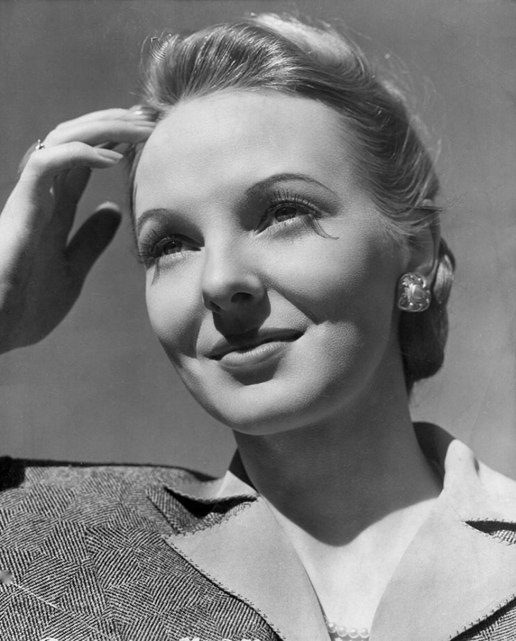 Pictures Of Anna Lee