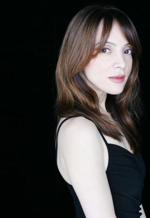 Frida Betrani's Biography - Wall Of Celebrities