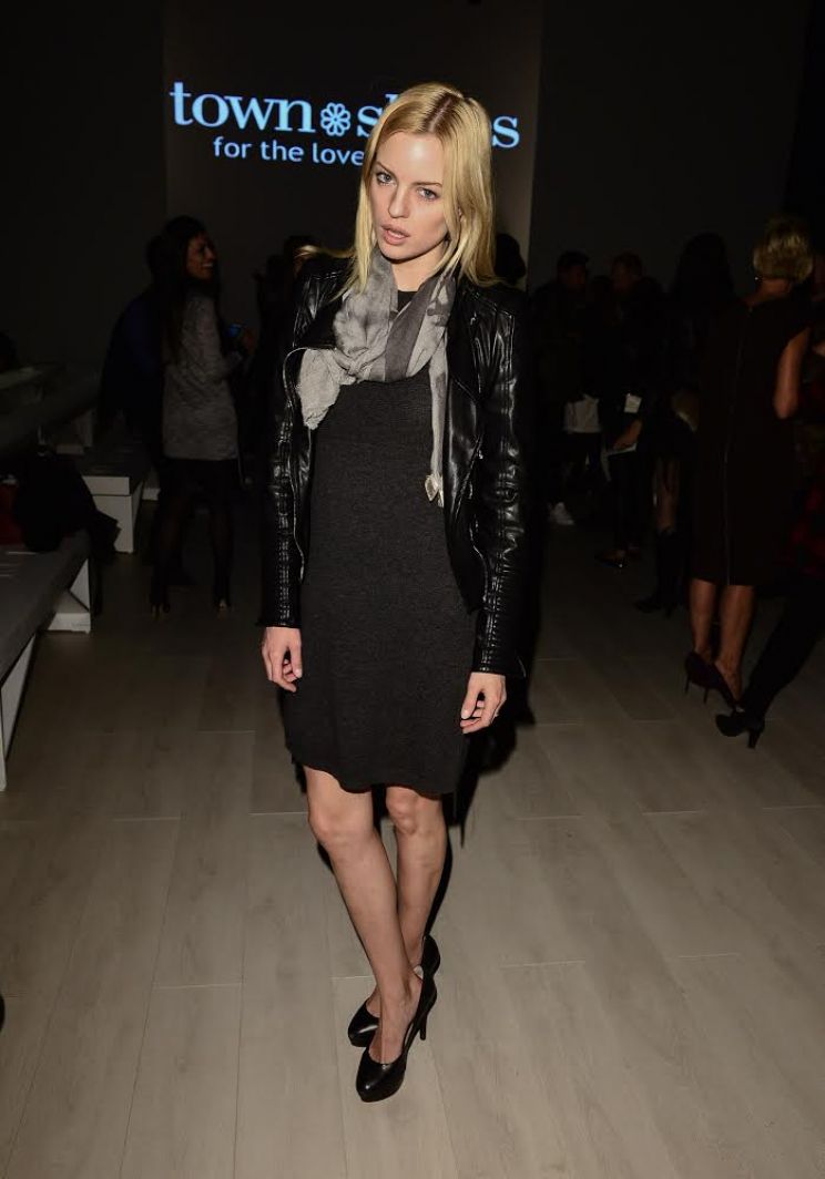 Megan Mane's Biography - Wall Of Celebrities