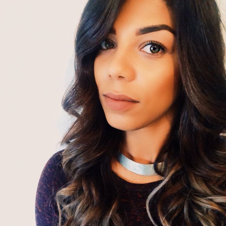 Stephanie Gunn's Portrait Photos - Wall Of Celebrities